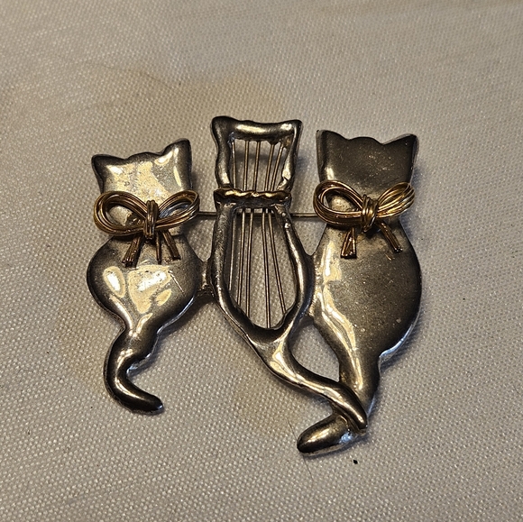 unknown | Jewelry | Vintage Silvertoned Cat Brooch Three Sitting Cats ...